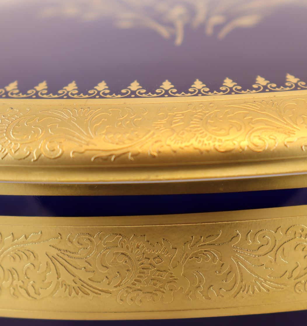DECORATIVE: SKU# 0005-GOLD-INCRUST Small round box, double gold ...